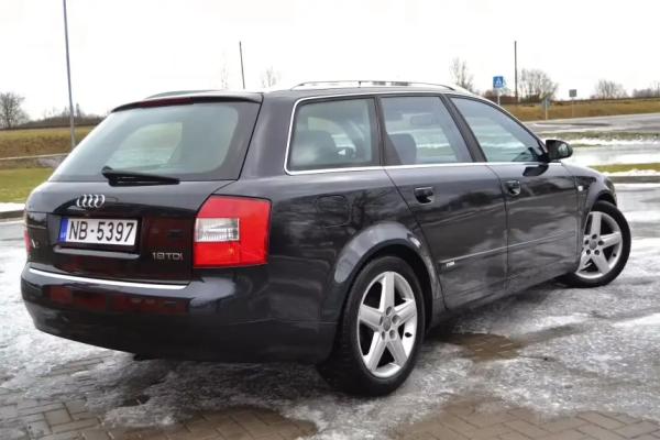 Melns Audi A4 2004 Jēkabpils, ar dzinēja tilpumu 1.90 L un nobraukumu 272 tūkst. km par 3500 €, foto 2 vietnē AUTOMOTO.COM.LV
