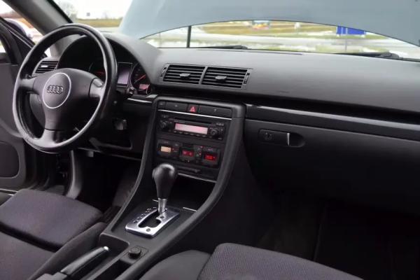 Melns Audi A4 2004 Jēkabpils, ar dzinēja tilpumu 1.90 L un nobraukumu 272 tūkst. km par 3500 €, foto 8 vietnē AUTOMOTO.COM.LV