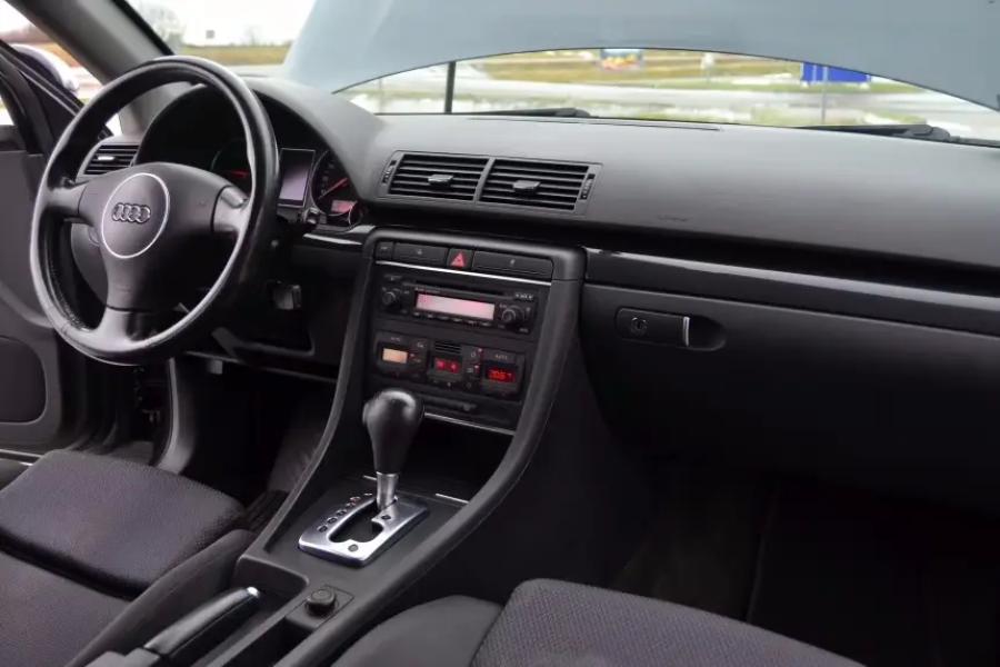 Melns Audi A4 2004 Jēkabpils, ar dzinēja tilpumu 1.90 L un nobraukumu 272 tūkst. km par 3500 €, foto 9 vietnē AUTOMOTO.COM.LV