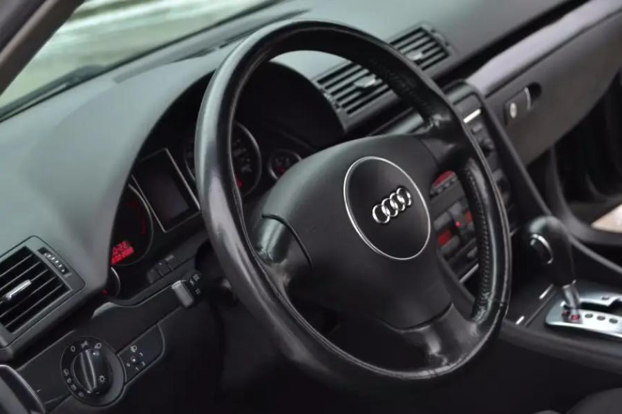 Melns Audi A4 2004 Jēkabpils, ar dzinēja tilpumu 1.90 L un nobraukumu 272 tūkst. km par 3500 €, foto 10 vietnē AUTOMOTO.COM.LV