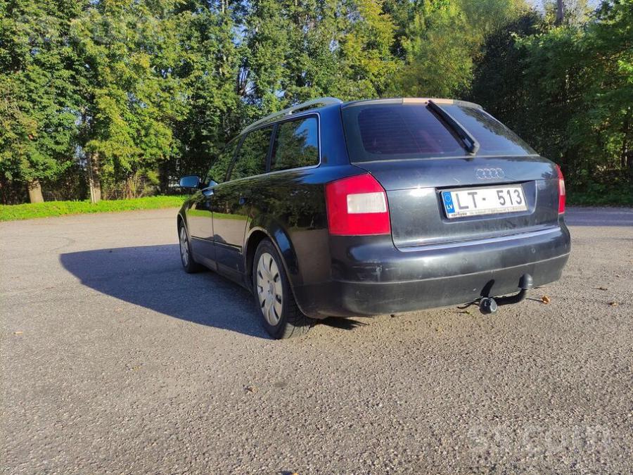 Black Audi A4 2004 in Riga, with an engine capacity of 2.50 L and mileage of 304 thousand km for 550 €, photo 4 on AUTOMOTO.COM.LV