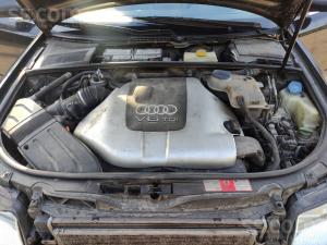 Black Audi A4 2004 in Riga, with an engine capacity of 2.50 L and mileage of 304 thousand km for 550 €, photo 9 on AUTOMOTO.COM.LV
