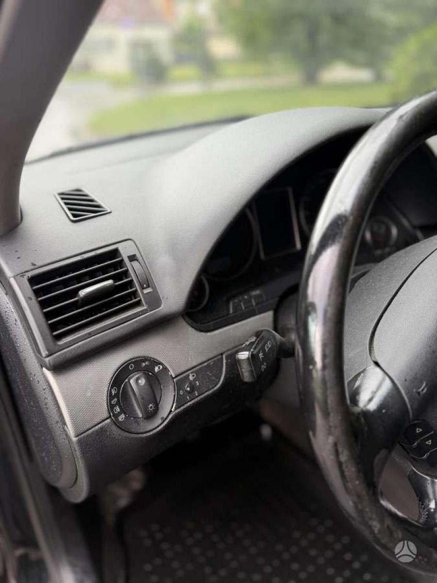 Black Audi A4 2004 in Kaunas, with an engine capacity of 1.90 L and mileage of 377 thousand km for 1000 €, photo 21 on AUTOMOTO.COM.LV