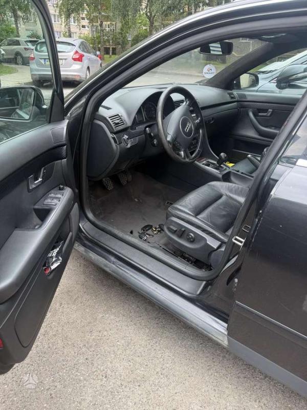 Melns Audi A4 2004 Panevēža, ar dzinēja tilpumu 2.50 L un nobraukumu 286 tūkst. km par 950 €, foto 2 vietnē AUTOMOTO.COM.LV