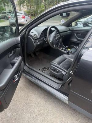 Melns Audi A4 2004 Panevēža, ar dzinēja tilpumu 2.50 L un nobraukumu 286 tūkst. km par 950 €, foto 3 vietnē AUTOMOTO.COM.LV
