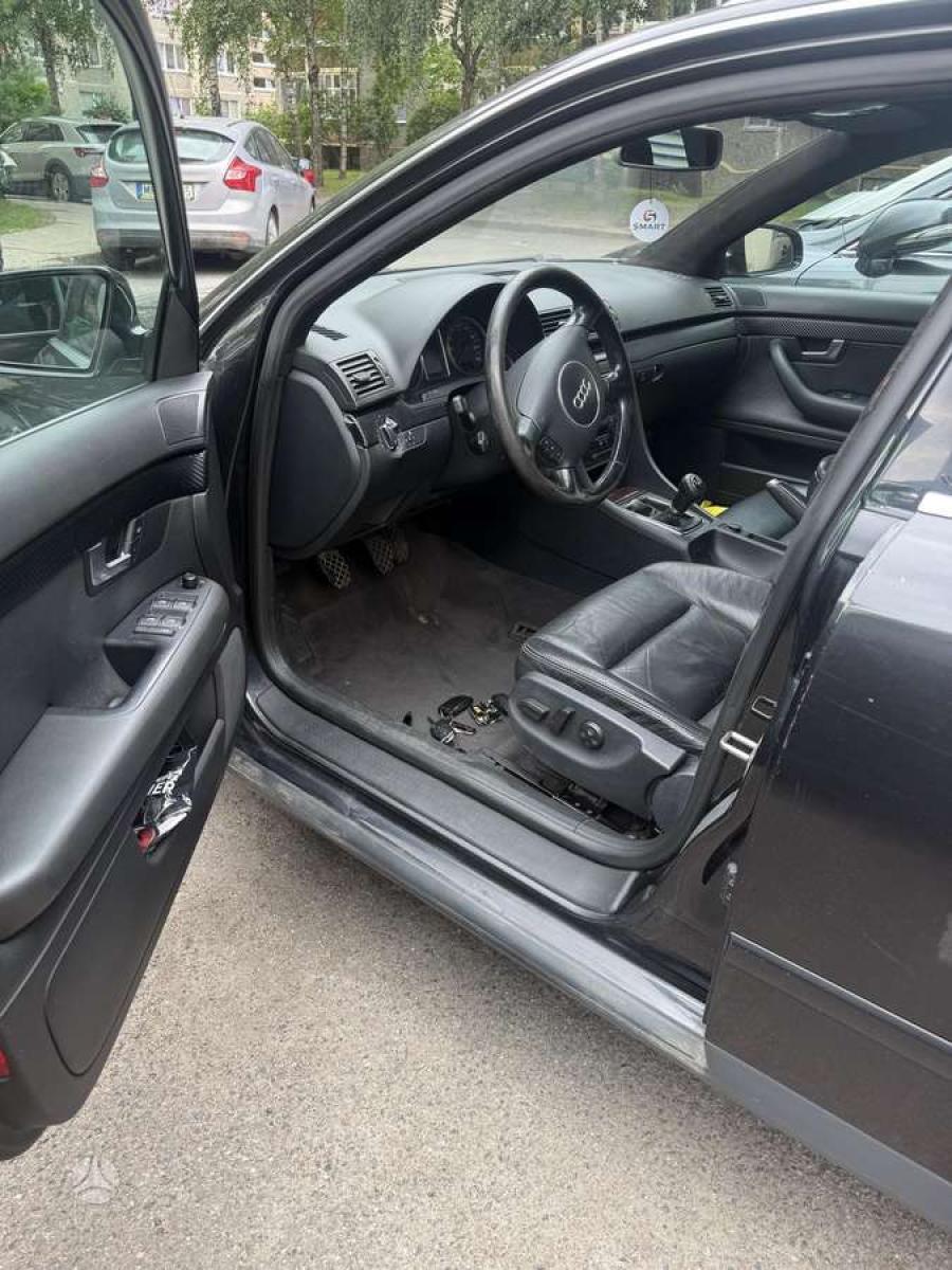 Melns Audi A4 2004 Panevēža, ar dzinēja tilpumu 2.50 L un nobraukumu 286 tūkst. km par 950 €, foto 3 vietnē AUTOMOTO.COM.LV