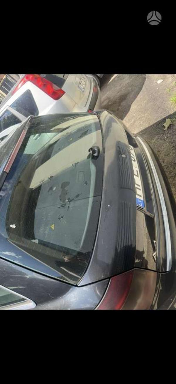 Melns Audi A4 2004 Panevēža, ar dzinēja tilpumu 2.50 L un nobraukumu 286 tūkst. km par 950 €, foto 5 vietnē AUTOMOTO.COM.LV