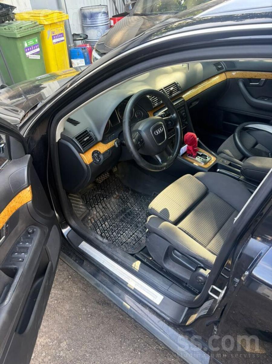 Melns Audi A4 2004 Rīga, ar dzinēja tilpumu 2.50 L un nobraukumu 292 tūkst. km par 1900 €, foto 3 vietnē AUTOMOTO.COM.LV