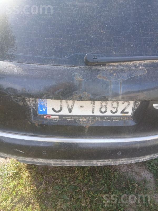 Melns Audi A4 2004 Jelgava, ar dzinēja tilpumu 1.90 L un nobraukumu 320 tūkst. km par 650 €, foto 5 vietnē AUTOMOTO.COM.LV