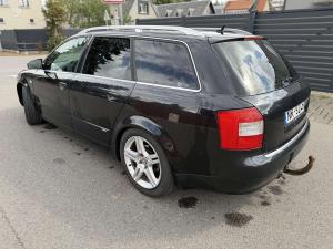 Melns Audi A4 2004 Kauņa, ar dzinēja tilpumu 2.50 L un nobraukumu 322 tūkst. km par 2250 €, foto 10 vietnē AUTOMOTO.COM.LV