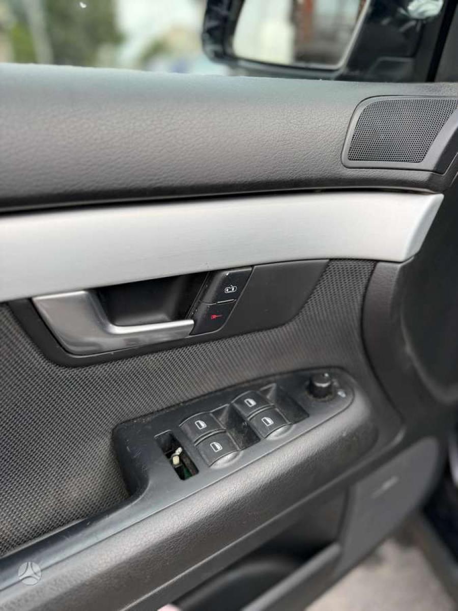 Melns Audi A4 2004 Kauņa, ar dzinēja tilpumu 2.50 L un nobraukumu 322 tūkst. km par 2250 €, foto 16 vietnē AUTOMOTO.COM.LV
