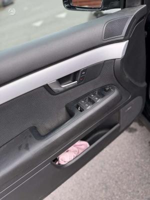 Melns Audi A4 2004 Kauņa, ar dzinēja tilpumu 2.50 L un nobraukumu 322 tūkst. km par 2250 €, foto 17 vietnē AUTOMOTO.COM.LV