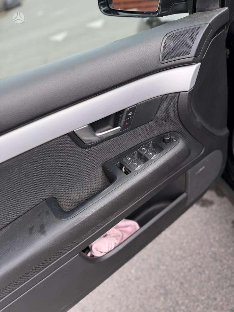 Melns Audi A4 2004 Kauņa, ar dzinēja tilpumu 2.50 L un nobraukumu 322 tūkst. km par 2250 €, foto 17 vietnē AUTOMOTO.COM.LV