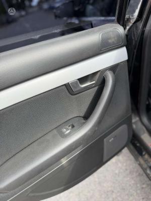 Melns Audi A4 2004 Kauņa, ar dzinēja tilpumu 2.50 L un nobraukumu 322 tūkst. km par 2250 €, foto 20 vietnē AUTOMOTO.COM.LV