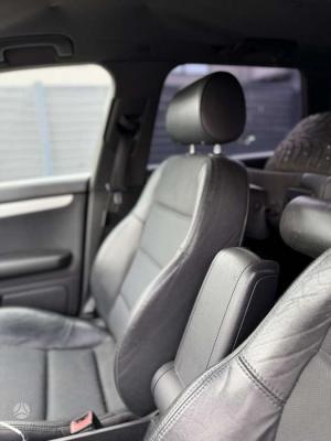 Melns Audi A4 2004 Kauņa, ar dzinēja tilpumu 2.50 L un nobraukumu 322 tūkst. km par 2250 €, foto 25 vietnē AUTOMOTO.COM.LV