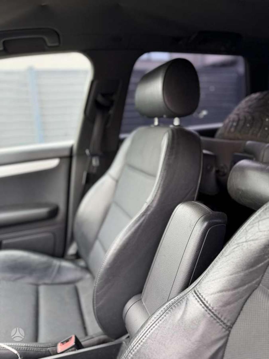 Melns Audi A4 2004 Kauņa, ar dzinēja tilpumu 2.50 L un nobraukumu 322 tūkst. km par 2250 €, foto 25 vietnē AUTOMOTO.COM.LV
