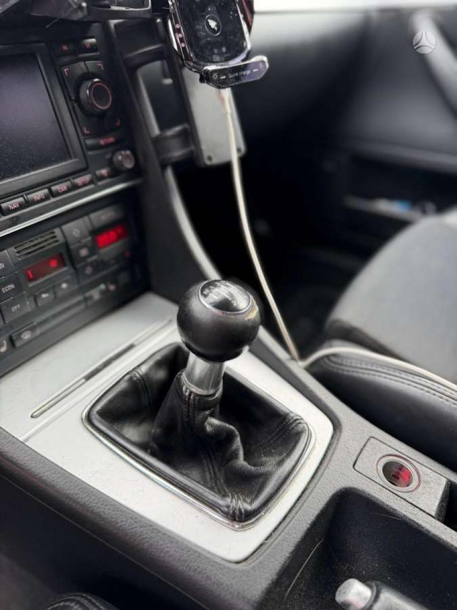 Melns Audi A4 2004 Kauņa, ar dzinēja tilpumu 2.50 L un nobraukumu 322 tūkst. km par 2250 €, foto 27 vietnē AUTOMOTO.COM.LV
