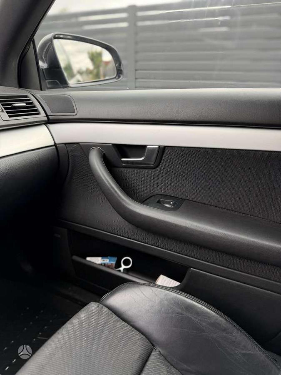 Melns Audi A4 2004 Kauņa, ar dzinēja tilpumu 2.50 L un nobraukumu 322 tūkst. km par 2250 €, foto 31 vietnē AUTOMOTO.COM.LV