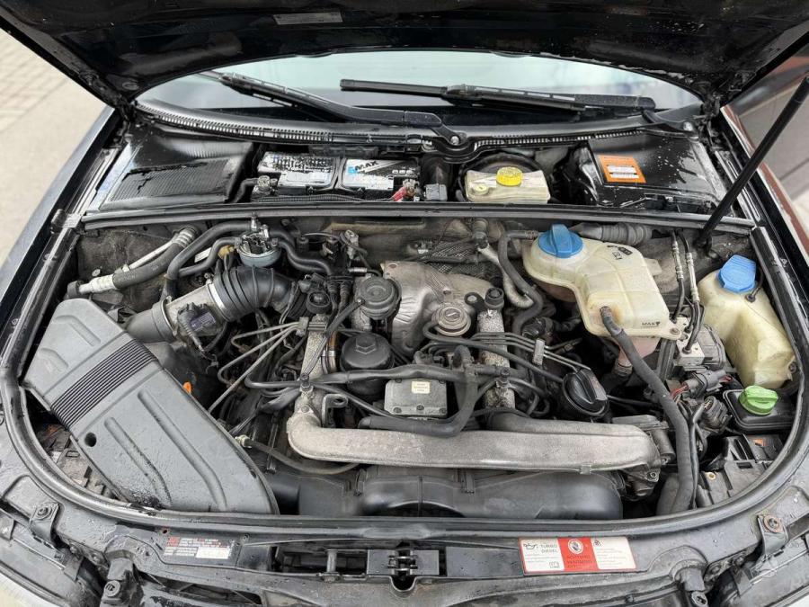 Melns Audi A4 2004 Kauņa, ar dzinēja tilpumu 2.50 L un nobraukumu 322 tūkst. km par 2250 €, foto 33 vietnē AUTOMOTO.COM.LV
