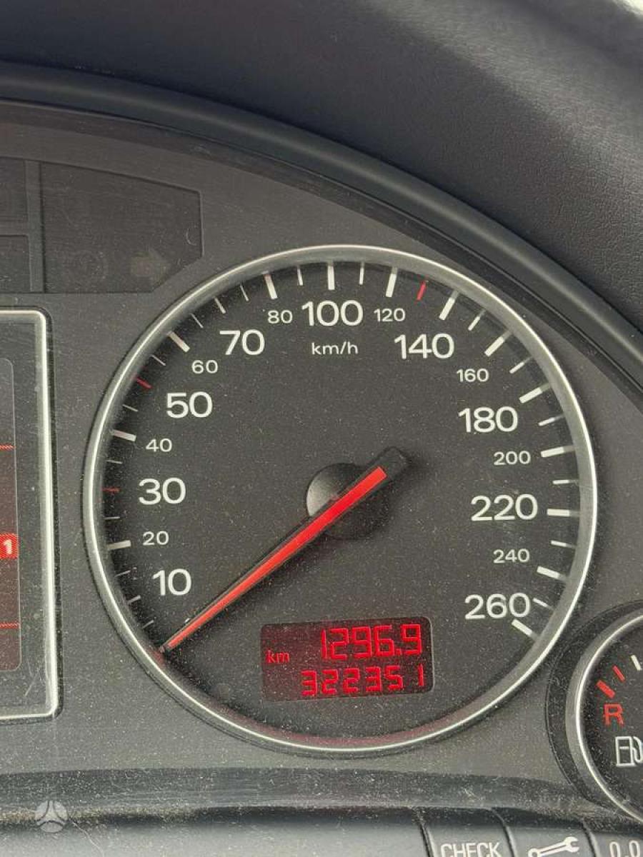 Melns Audi A4 2004 Kauņa, ar dzinēja tilpumu 2.50 L un nobraukumu 322 tūkst. km par 2250 €, foto 34 vietnē AUTOMOTO.COM.LV