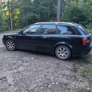 Melns Audi A4 2004 Cēsis, ar dzinēja tilpumu 1.90 L un nobraukumu 331 tūkst. km par 1000 €, foto  vietnē AUTOMOTO.COM.LV