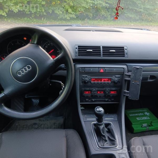 Melns Audi A4 2004 Cēsis, ar dzinēja tilpumu 1.90 L un nobraukumu 331 tūkst. km par 1000 €, foto 7 vietnē AUTOMOTO.COM.LV