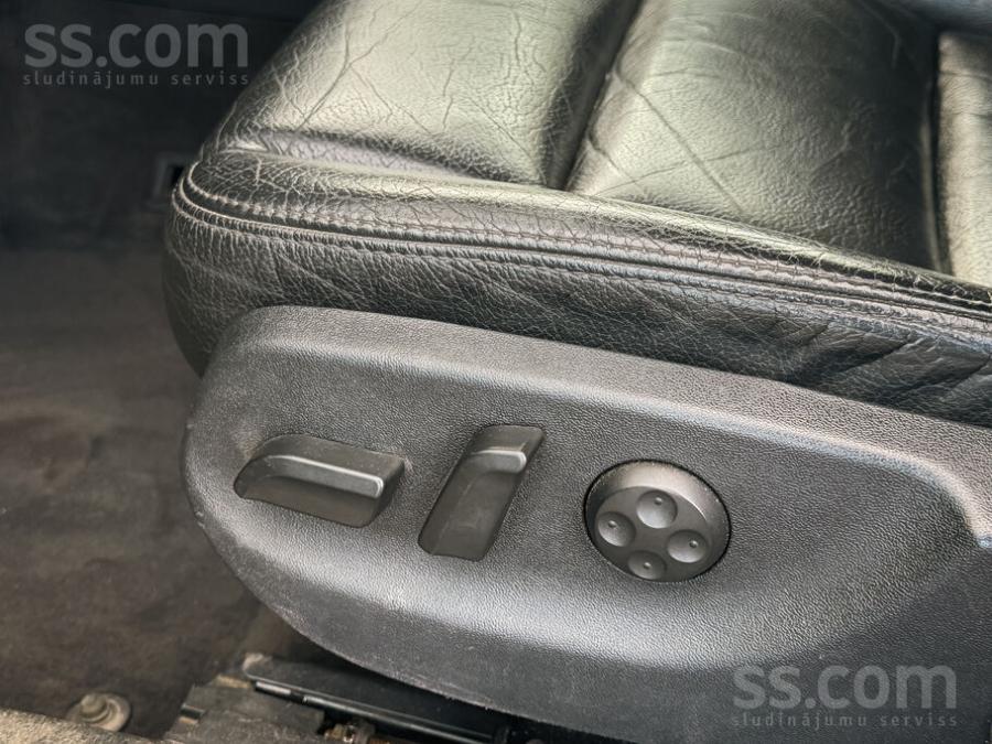 Black Audi A4 2004 in Riga, with an engine capacity of 2.50 L and mileage of 286 thousand km for 1590 €, photo 16 on AUTOMOTO.COM.LV