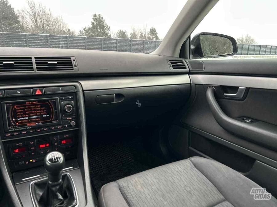 Melns Audi A4 2005 Viļņa, ar dzinēja tilpumu 2.00 L un nobraukumu 331 tūkst. km par 2799 €, foto 10 vietnē AUTOMOTO.COM.LV