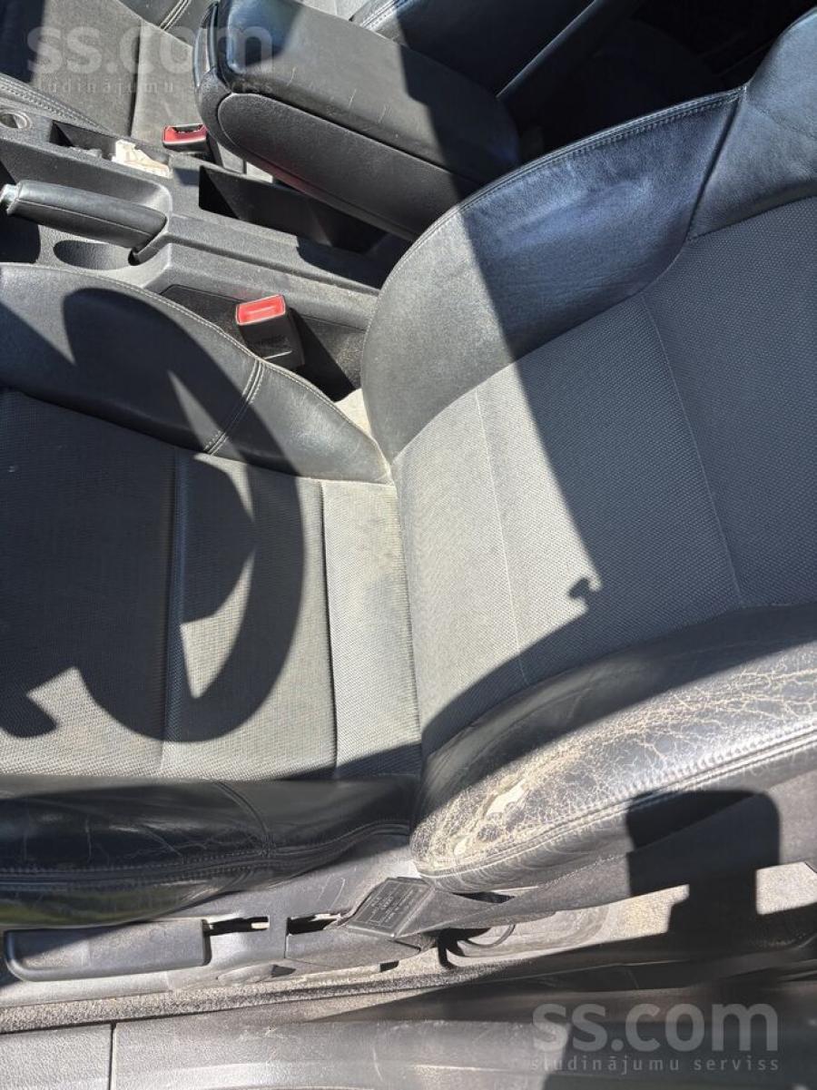 Melns Audi A4 2005 Liepāja, ar dzinēja tilpumu 2.00 L un nobraukumu 413 tūkst. km par 1800 €, foto 11 vietnē AUTOMOTO.COM.LV