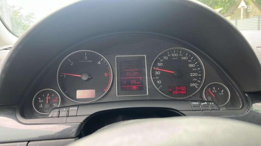 Black Audi A4 2005 in Panevezys, with an engine capacity of 1.99 L and mileage of 390 thousand km for 1600 €, photo 7 on AUTOMOTO.COM.LV