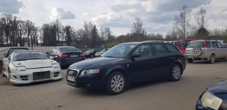 Black Audi A4 2005 in Valmiera, with an engine capacity of 2.00 L and mileage of 286 thousand km for 2600 €, photo 8 on AUTOMOTO.COM.LV