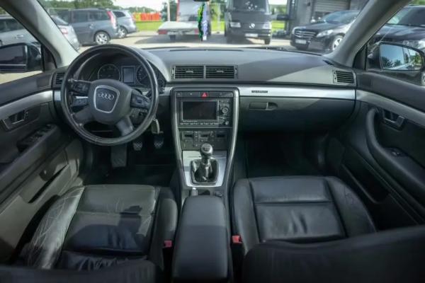 Black Audi A4 2005 in Liepaja, with an engine capacity of 3.00 L and mileage of 301 thousand km for 4850 €, photo 7 on AUTOMOTO.COM.LV