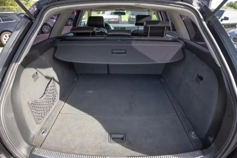 Melns Audi A4 2005 Liepāja, ar dzinēja tilpumu 3.00 L un nobraukumu 301 tūkst. km par 4850 €, foto 11 vietnē AUTOMOTO.COM.LV