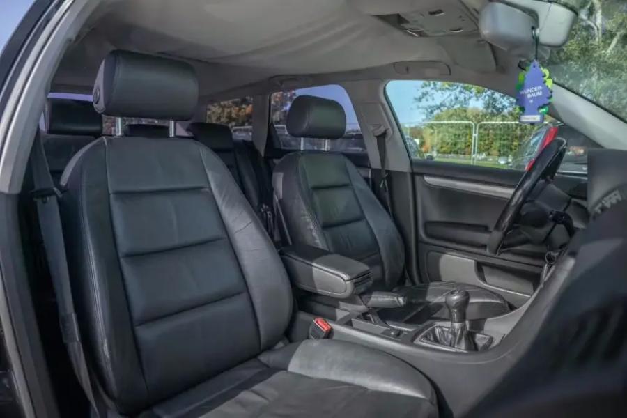 Melns Audi A4 2005 Liepāja, ar dzinēja tilpumu 3.00 L un nobraukumu 301 tūkst. km par 4850 €, foto 13 vietnē AUTOMOTO.COM.LV