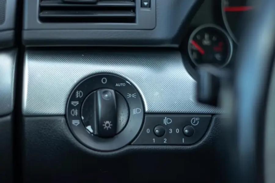 Melns Audi A4 2005 Liepāja, ar dzinēja tilpumu 3.00 L un nobraukumu 301 tūkst. km par 4850 €, foto 19 vietnē AUTOMOTO.COM.LV