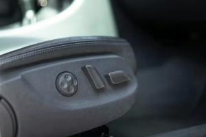 Melns Audi A4 2005 Liepāja, ar dzinēja tilpumu 3.00 L un nobraukumu 301 tūkst. km par 4850 €, foto 23 vietnē AUTOMOTO.COM.LV