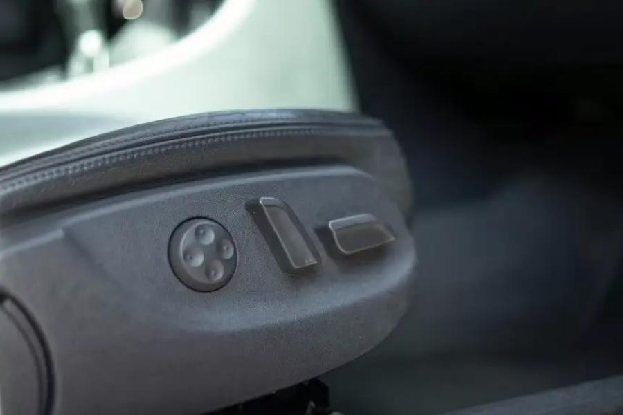 Melns Audi A4 2005 Liepāja, ar dzinēja tilpumu 3.00 L un nobraukumu 301 tūkst. km par 4850 €, foto 23 vietnē AUTOMOTO.COM.LV