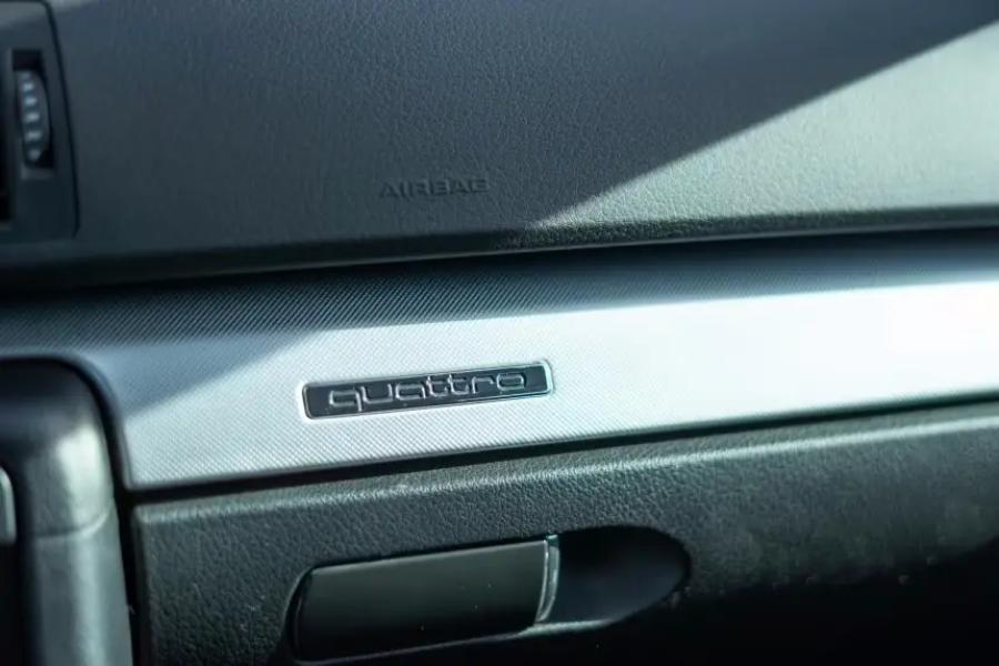 Melns Audi A4 2005 Liepāja, ar dzinēja tilpumu 3.00 L un nobraukumu 301 tūkst. km par 4850 €, foto 24 vietnē AUTOMOTO.COM.LV