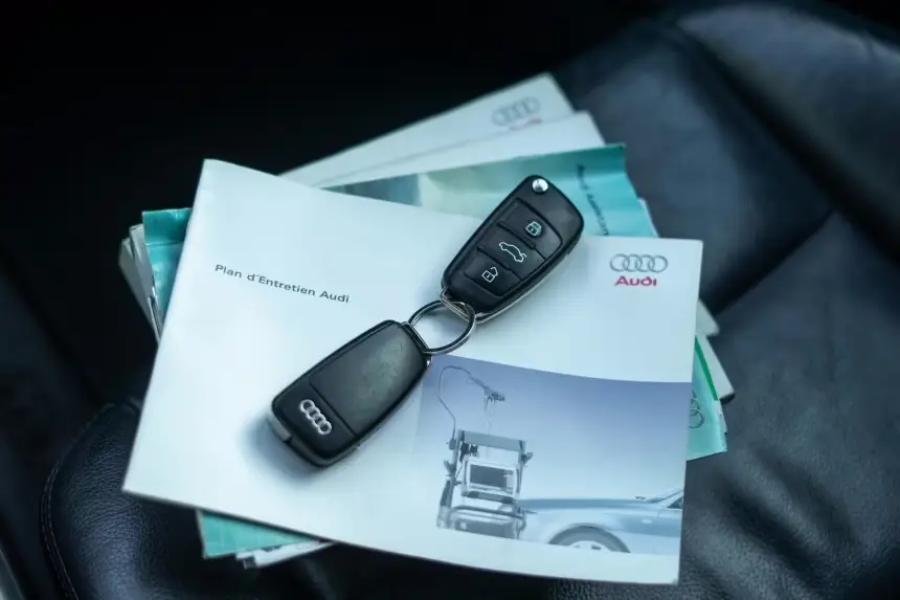 Melns Audi A4 2005 Liepāja, ar dzinēja tilpumu 3.00 L un nobraukumu 301 tūkst. km par 4850 €, foto 25 vietnē AUTOMOTO.COM.LV