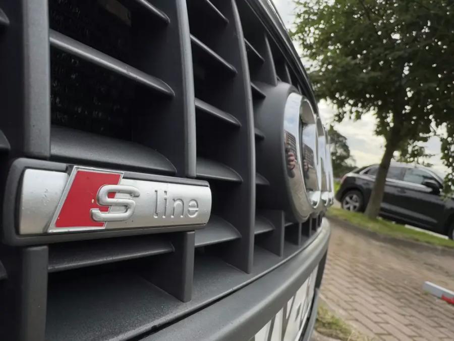Black Audi A4 2005 in Riga, with an engine capacity of 3.00 L and mileage of 340 thousand km for 2990 €, photo 4 on AUTOMOTO.COM.LV