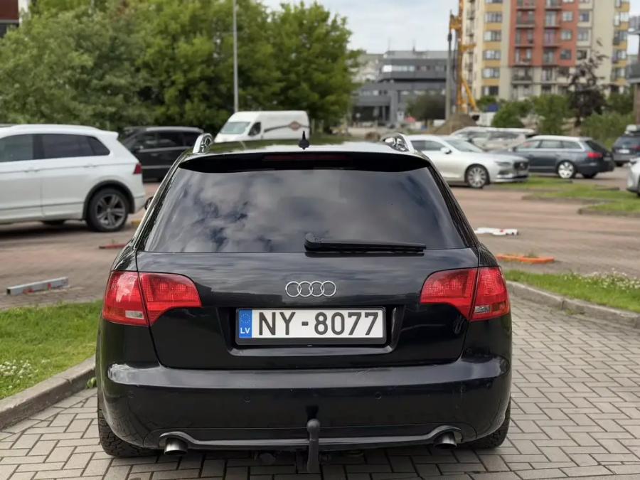 Black Audi A4 2005 in Riga, with an engine capacity of 3.00 L and mileage of 340 thousand km for 2990 €, photo 7 on AUTOMOTO.COM.LV