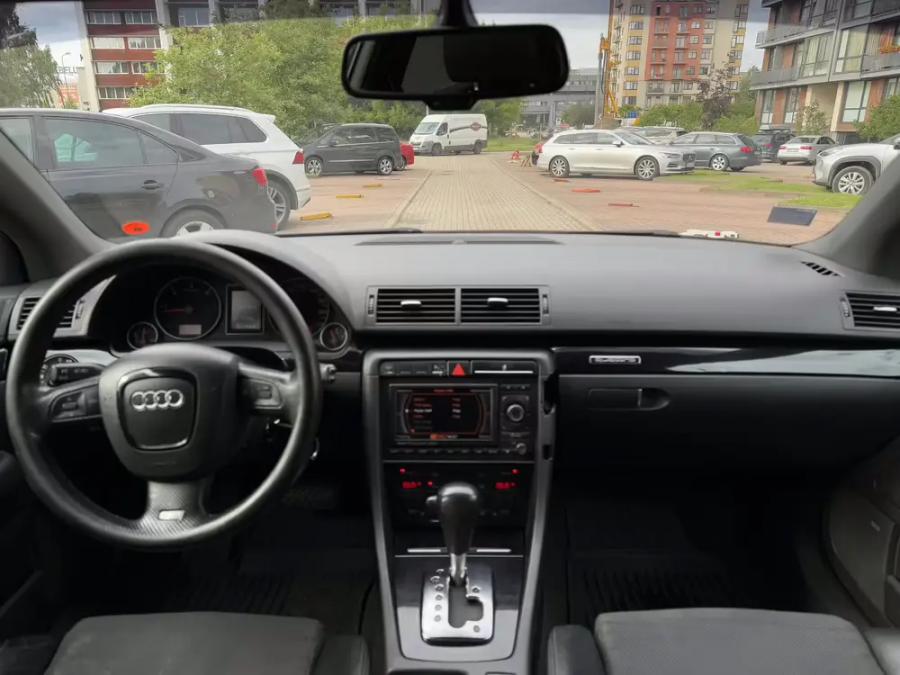Black Audi A4 2005 in Riga, with an engine capacity of 3.00 L and mileage of 340 thousand km for 2990 €, photo 12 on AUTOMOTO.COM.LV
