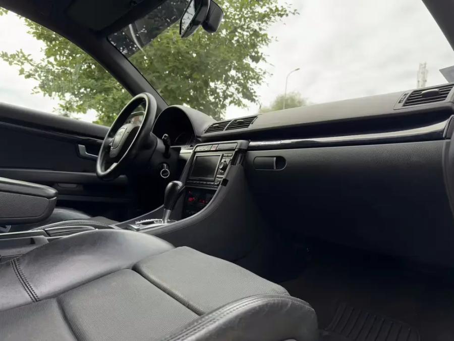 Black Audi A4 2005 in Riga, with an engine capacity of 3.00 L and mileage of 340 thousand km for 2990 €, photo 13 on AUTOMOTO.COM.LV