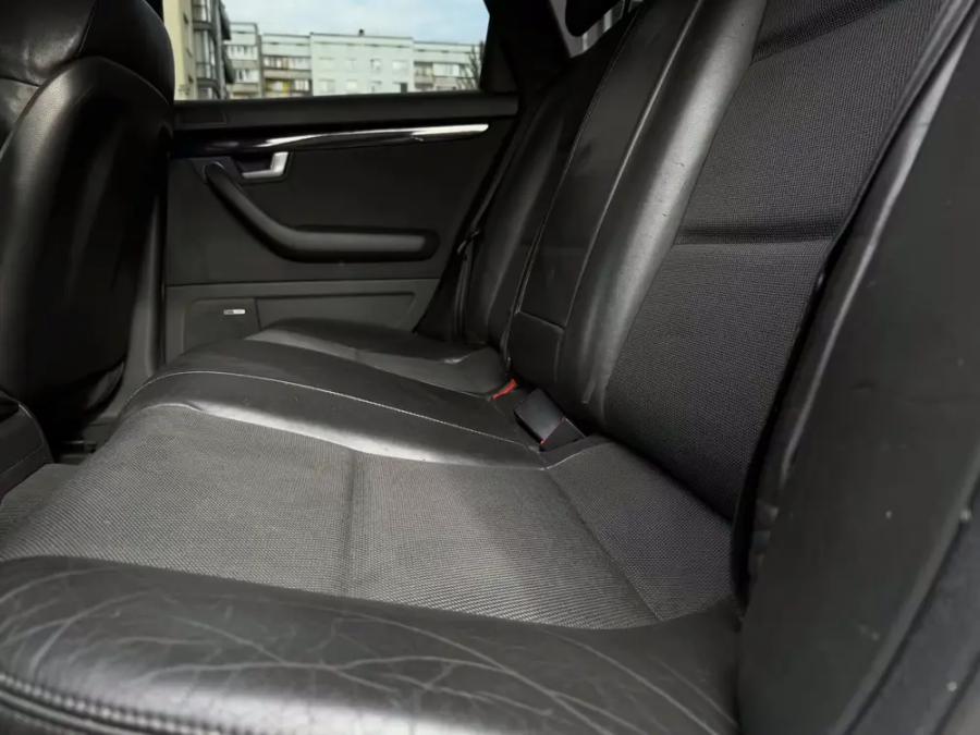 Black Audi A4 2005 in Riga, with an engine capacity of 3.00 L and mileage of 340 thousand km for 2990 €, photo 14 on AUTOMOTO.COM.LV