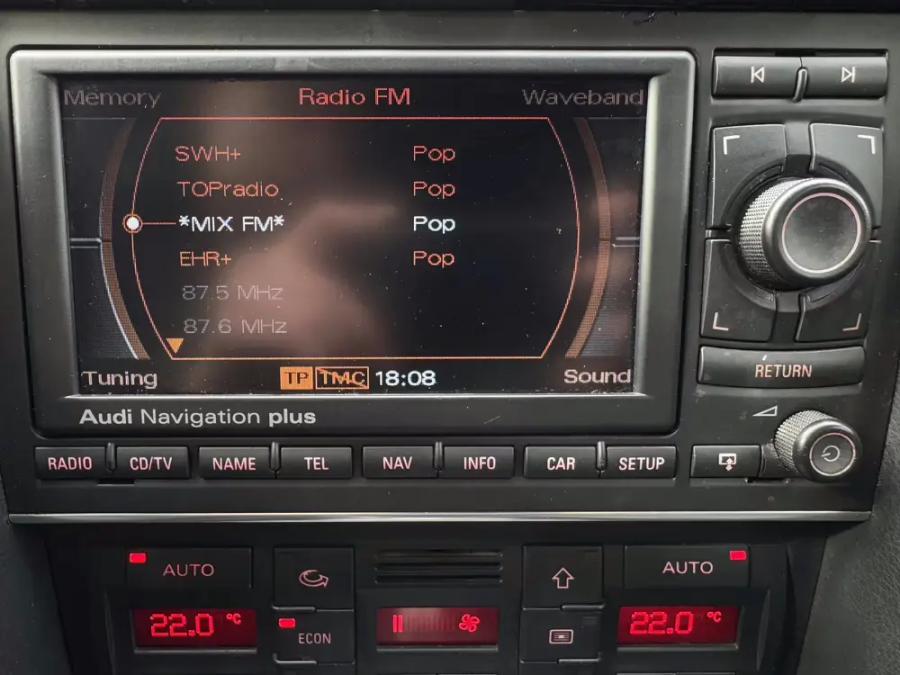 Black Audi A4 2005 in Riga, with an engine capacity of 3.00 L and mileage of 340 thousand km for 2990 €, photo 22 on AUTOMOTO.COM.LV