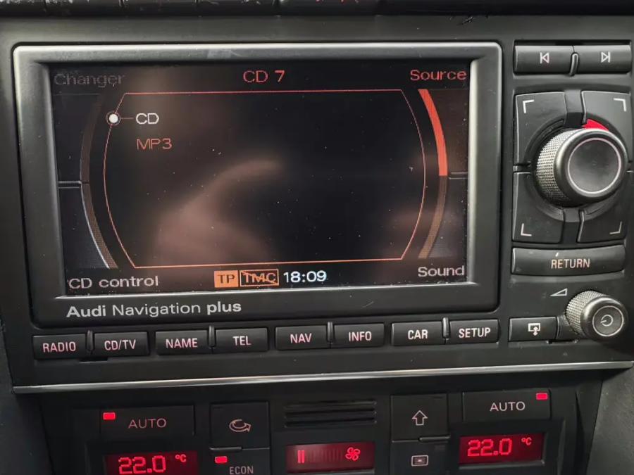 Black Audi A4 2005 in Riga, with an engine capacity of 3.00 L and mileage of 340 thousand km for 2990 €, photo 24 on AUTOMOTO.COM.LV