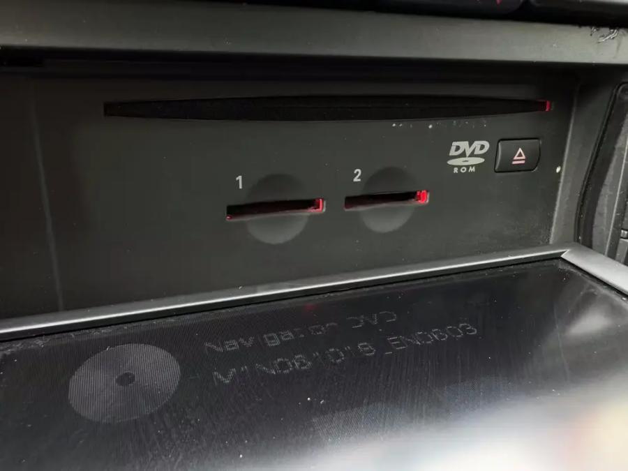 Black Audi A4 2005 in Riga, with an engine capacity of 3.00 L and mileage of 340 thousand km for 2990 €, photo 26 on AUTOMOTO.COM.LV