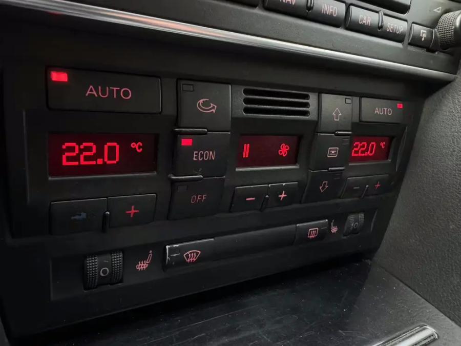 Black Audi A4 2005 in Riga, with an engine capacity of 3.00 L and mileage of 340 thousand km for 2990 €, photo 27 on AUTOMOTO.COM.LV