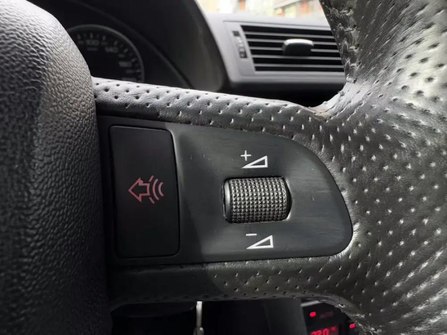 Black Audi A4 2005 in Riga, with an engine capacity of 3.00 L and mileage of 340 thousand km for 2990 €, photo 29 on AUTOMOTO.COM.LV
