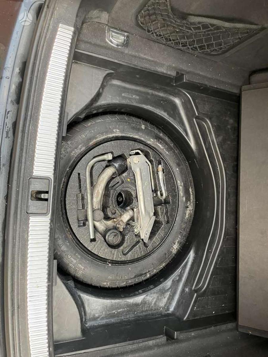 Black Audi A4 2005 in Kaunas, with an engine capacity of 1.97 L and mileage of 279 thousand km for 999 €, photo 9 on AUTOMOTO.COM.LV